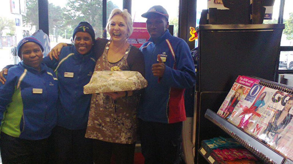 Engen Edgemead makes friends with happy customer