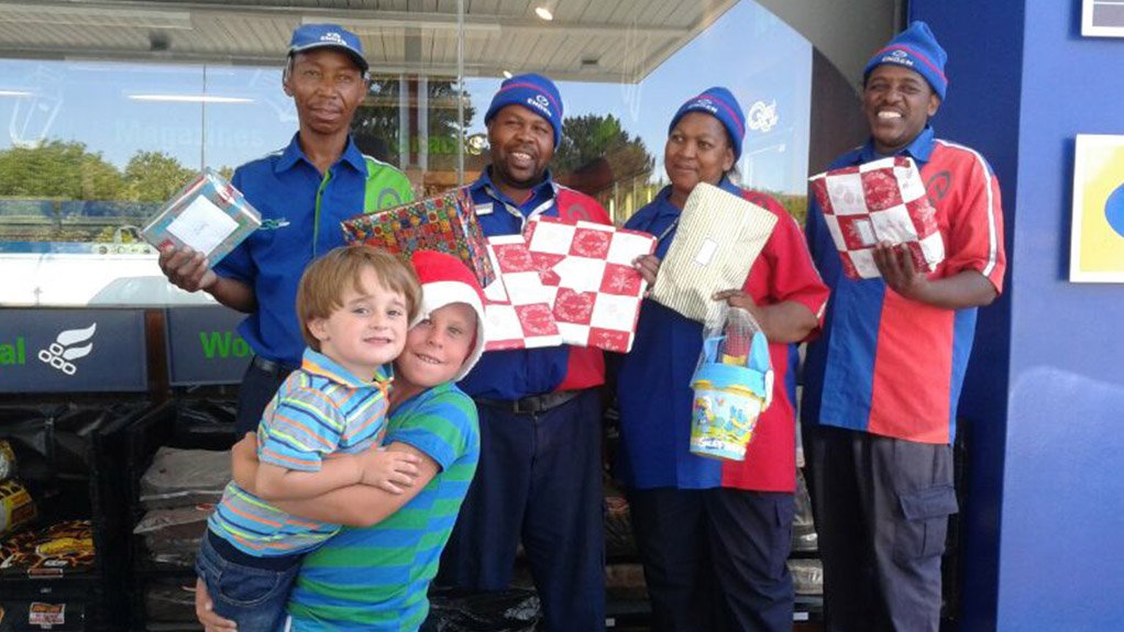 Engen Edgemead makes friends with happy customer