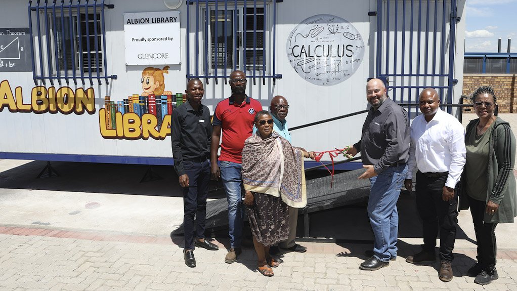 Glencore Coal hands over a library to promote literacy in local communities